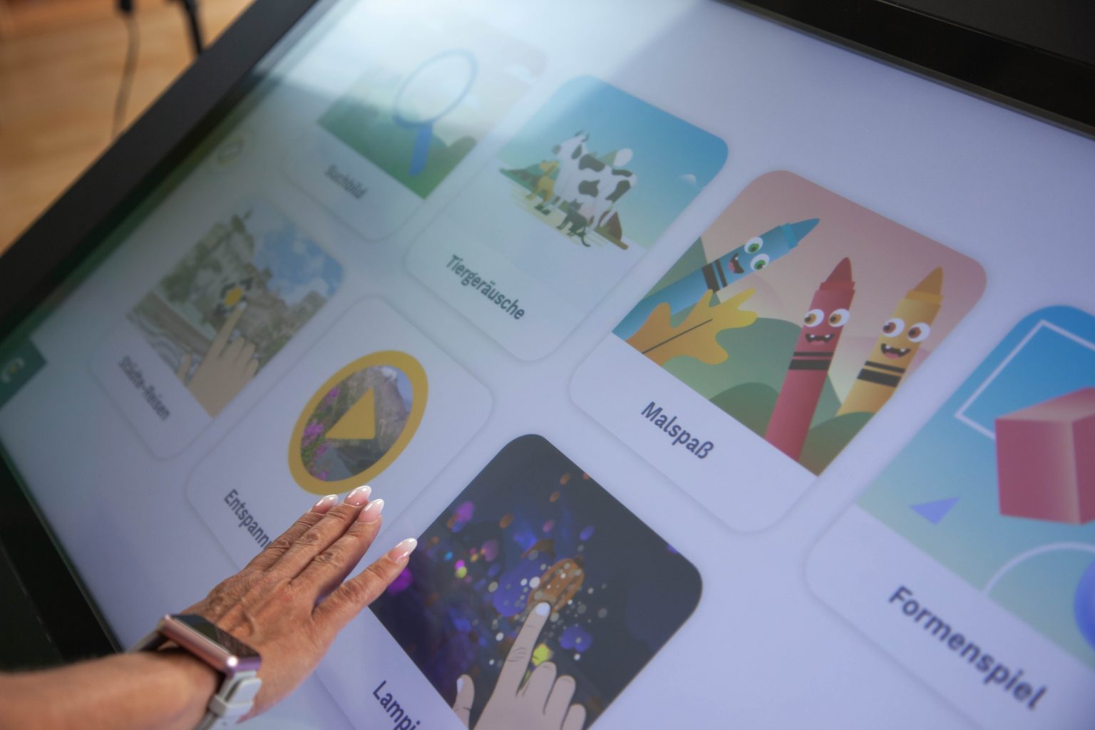 CareTable - digitaler Aktivitätstisch für Pflegeeinrichtungen - Alpenland Berlin Jobs